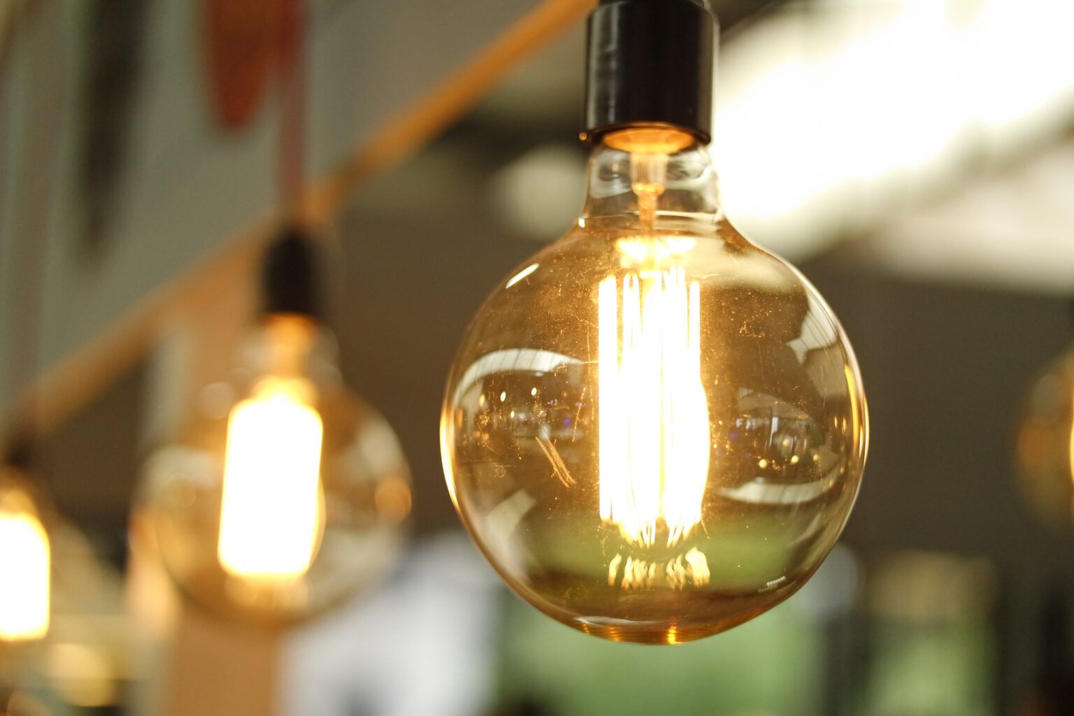 5 major ways to reduce energy consumption at home – AtulHost