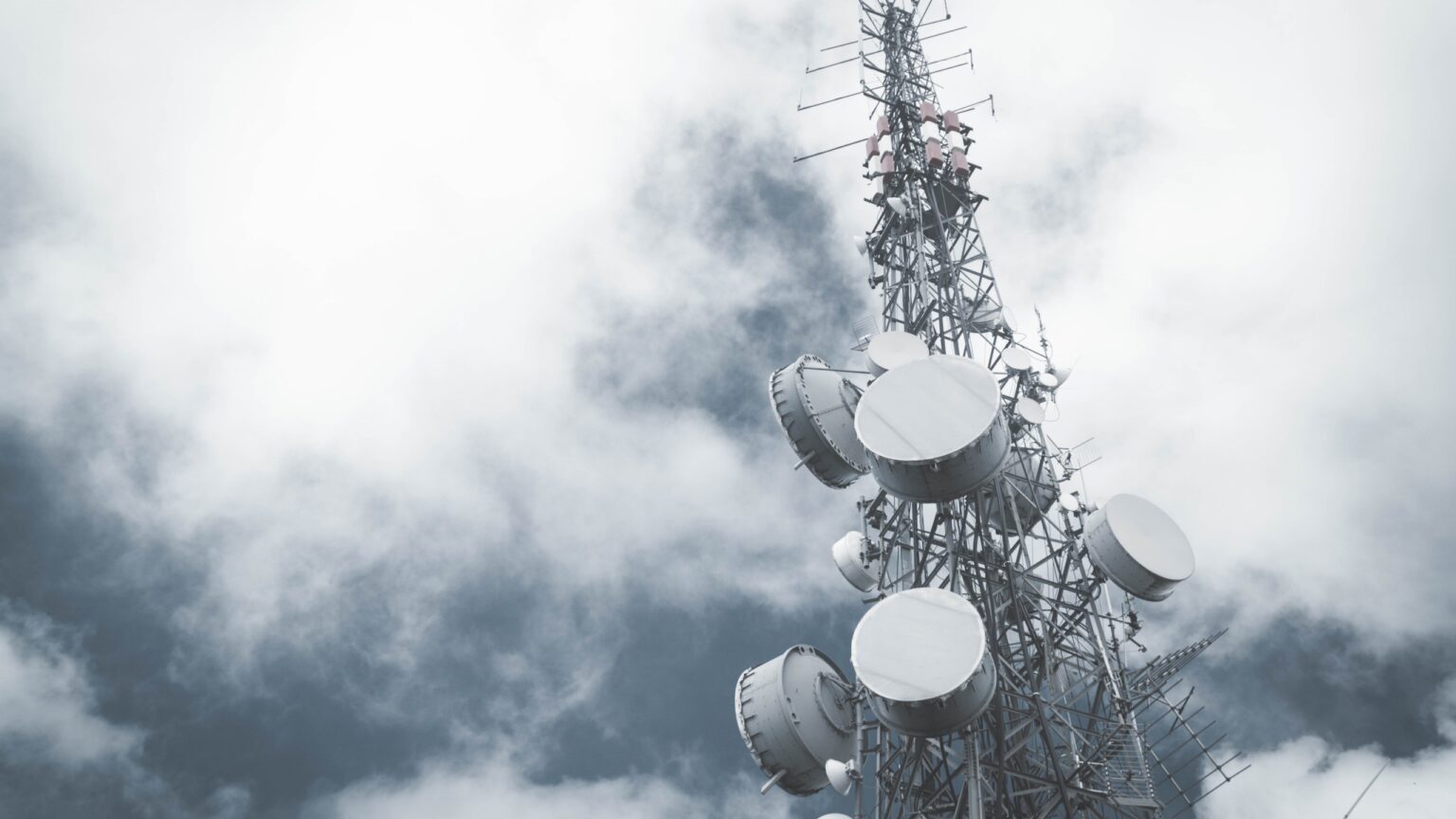 Understanding RSRP, RSRQ, and SINR: In 4G LTE & 5G Networks